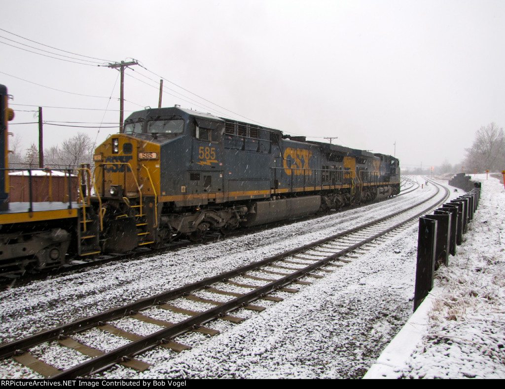 CSX 585